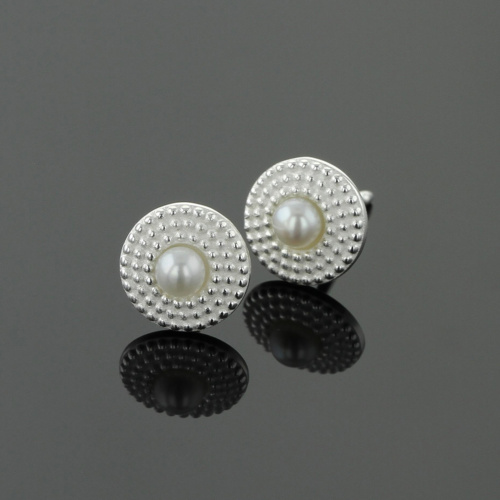 Delicate dot detailed earrings with a pearl | zea design
